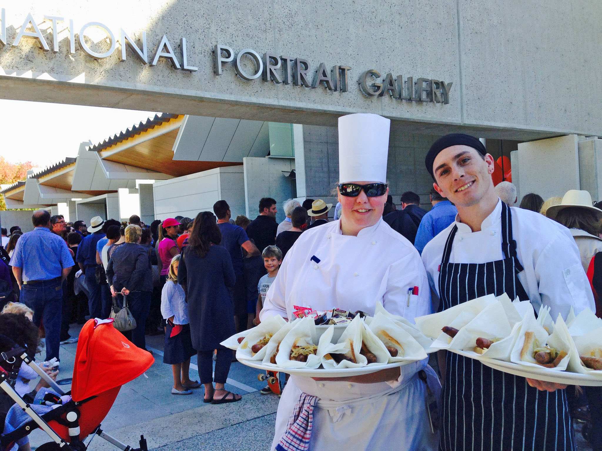 Duke and Duchess of Cambridge delight crowds outside National Portrait ...