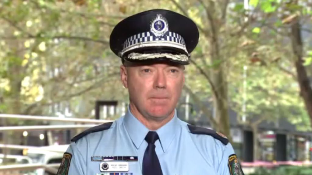 A man has died in a bus crash near Dubbo after a police pursuit - ABC News