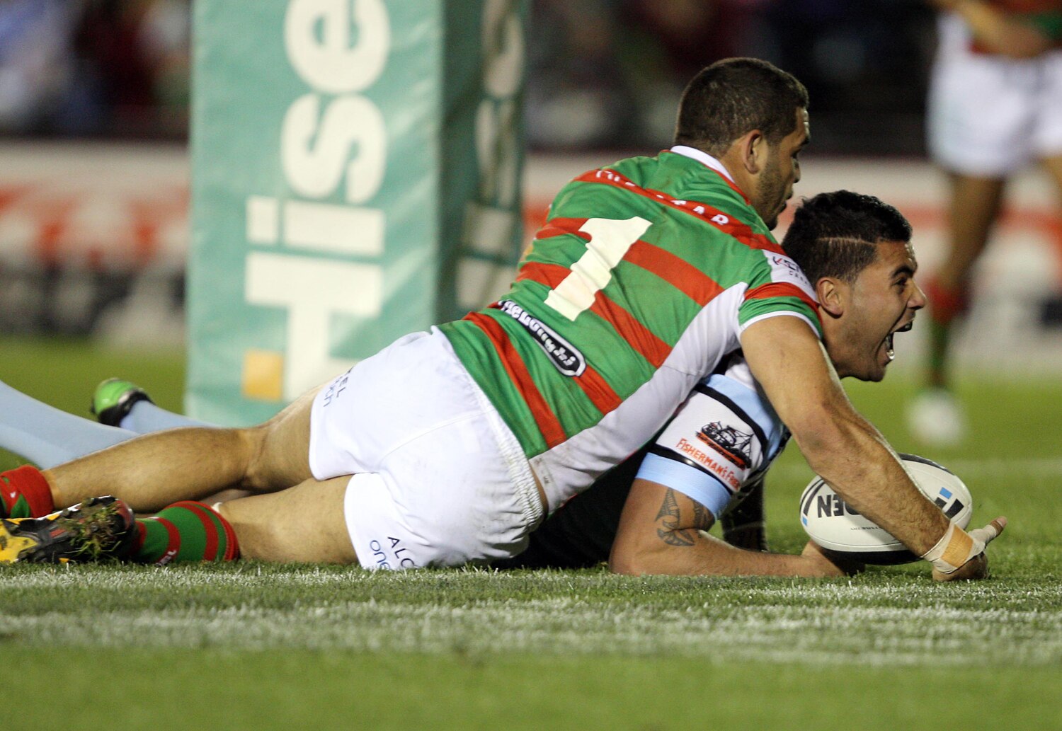 Sharks strike late to down Rabbitohs - ABC News