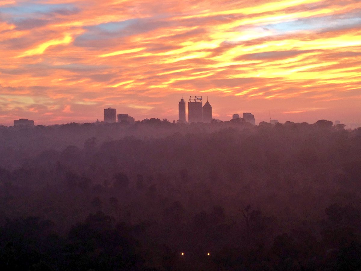Smoke enhances spectacular sunrise over Perth after prescribed burn in ...
