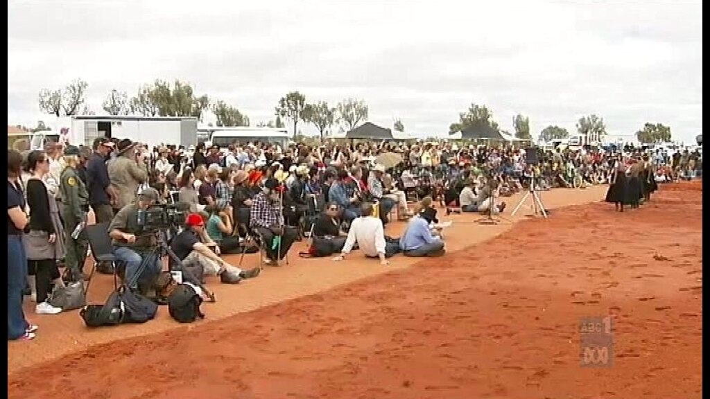 Indigenous owners celebrate return of Uluru - ABC News