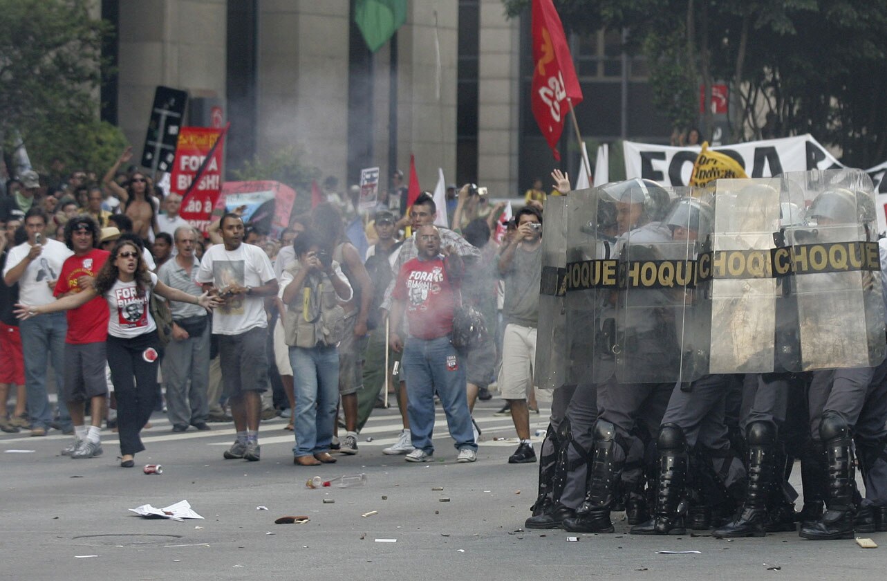 Violent protests greet Bush in Brazil - ABC News