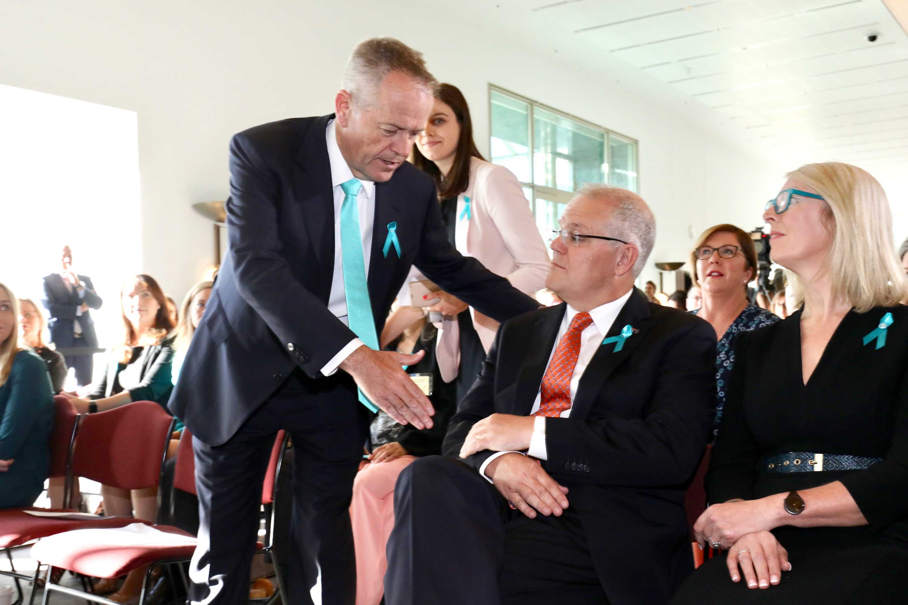 In this campaign, Scott Morrison won't be wearing gloves like Malcolm ...