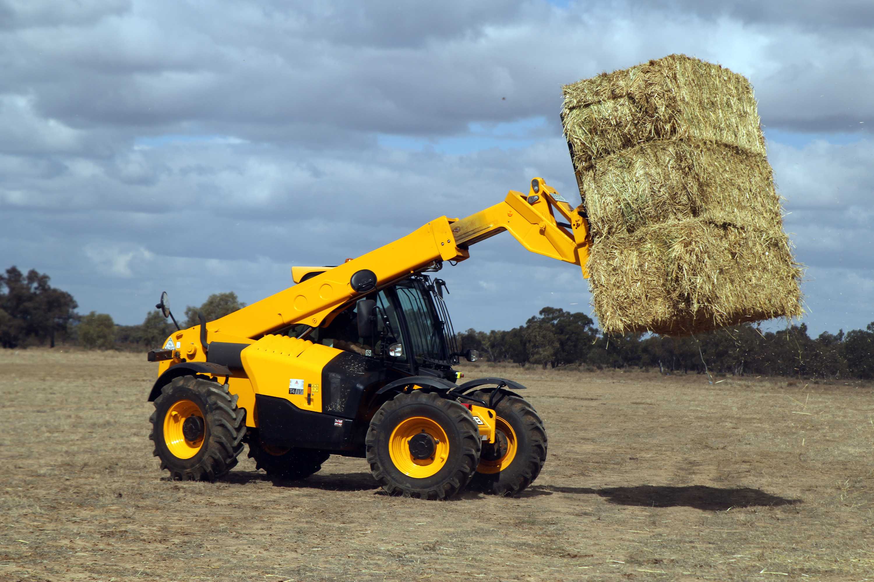 WA convoy delivers much-needed hay to drought-stricken NSW farmers ...