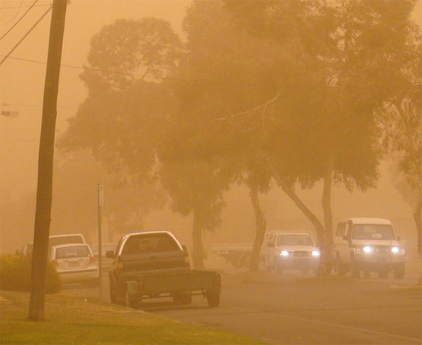 Big dust storm ahead of SA rain - ABC News