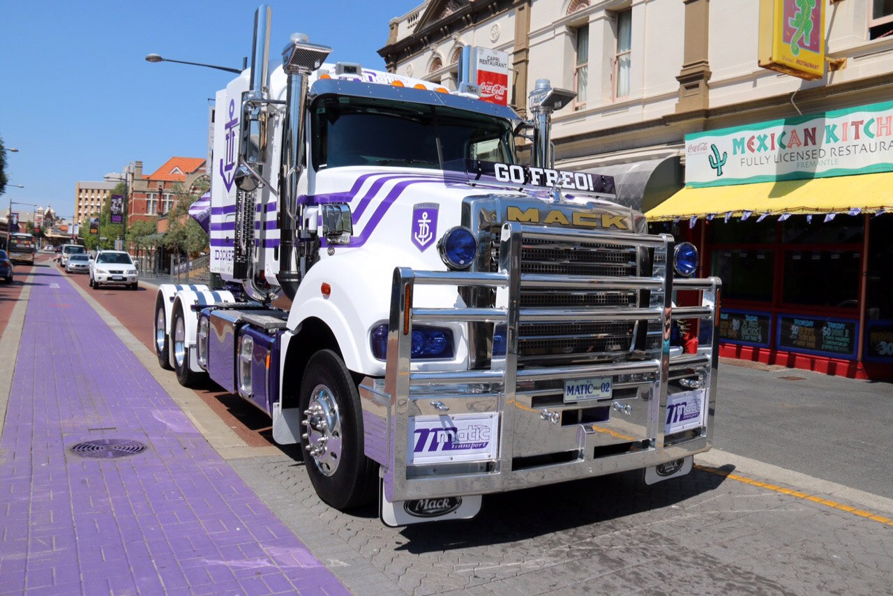 Freo fans prepare for rowdy night as Dockers face Hawthorn in ...