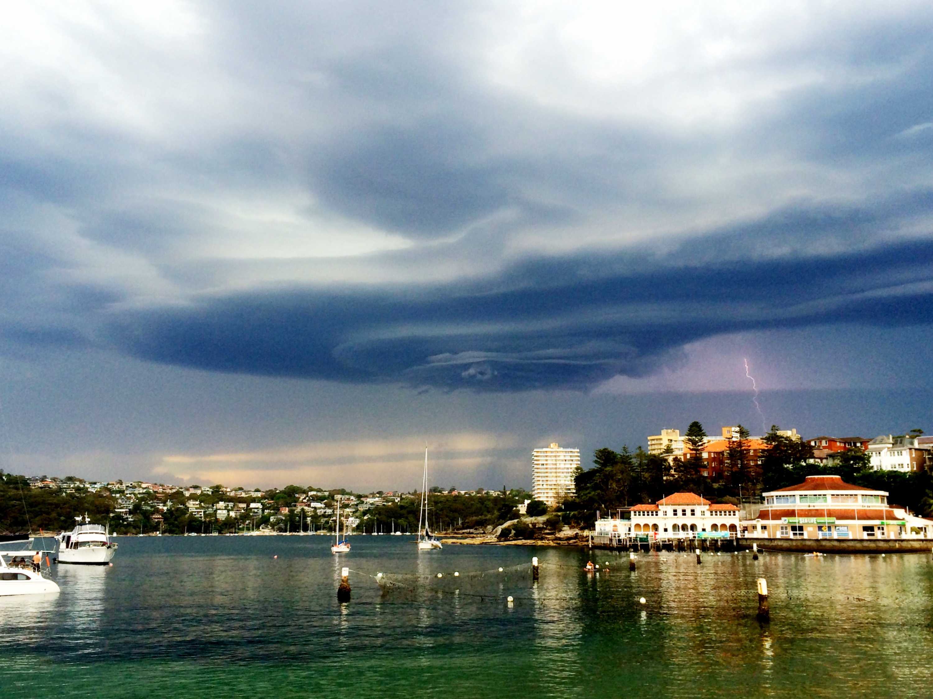 Amazing images of storms and wild weather across NSW, Qld and ACT - ABC ...