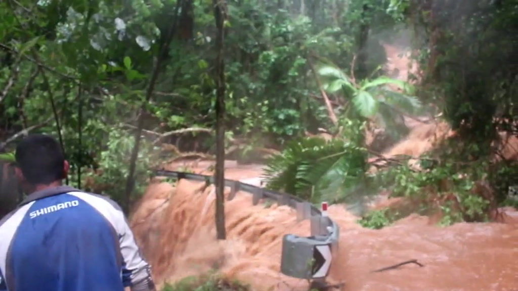 Cyclone Owen causes flooding and landslides in Daintree National Park ...