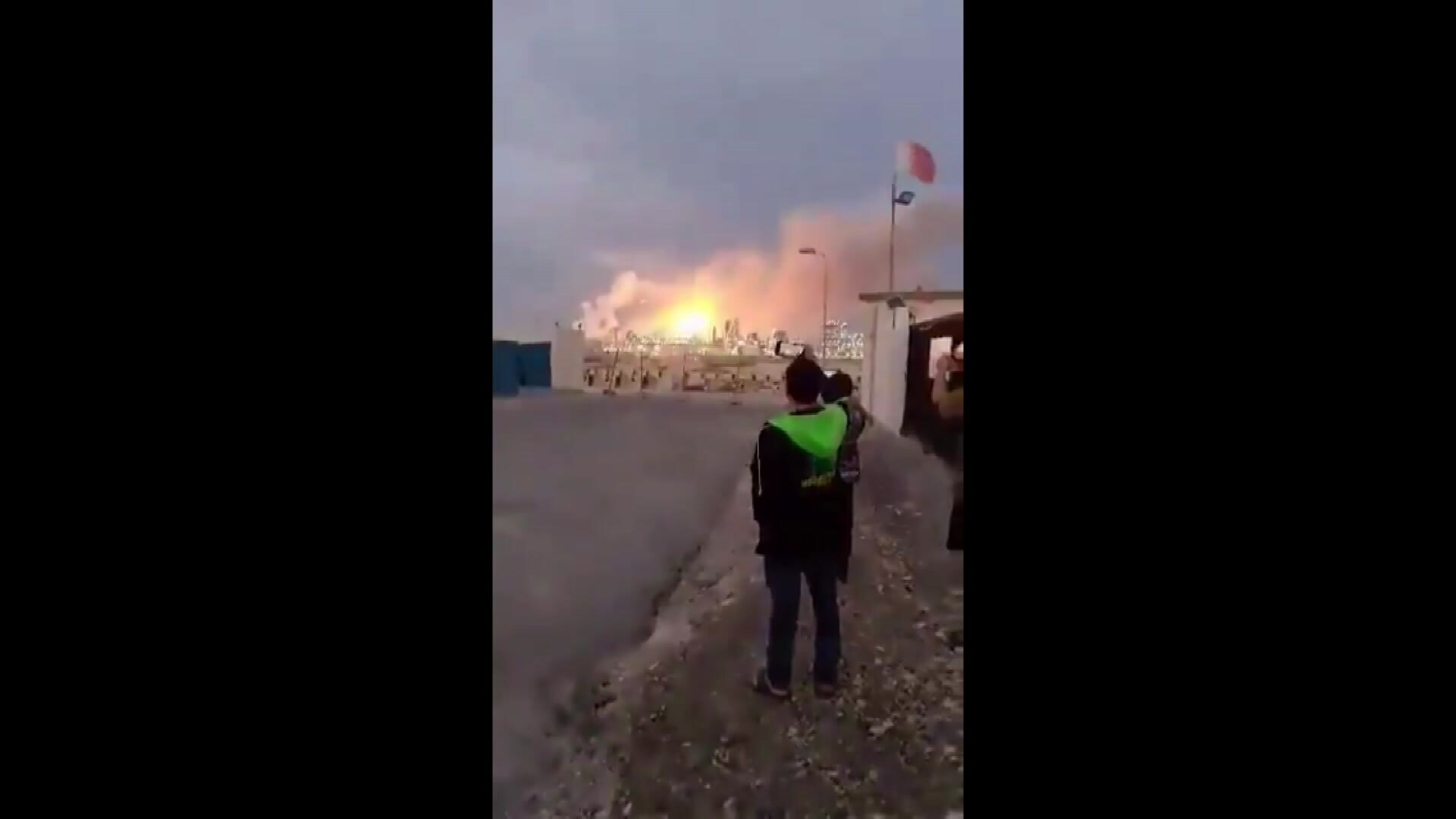 Oil refinery in Bahrain on fire after Iranian strike - ABC News