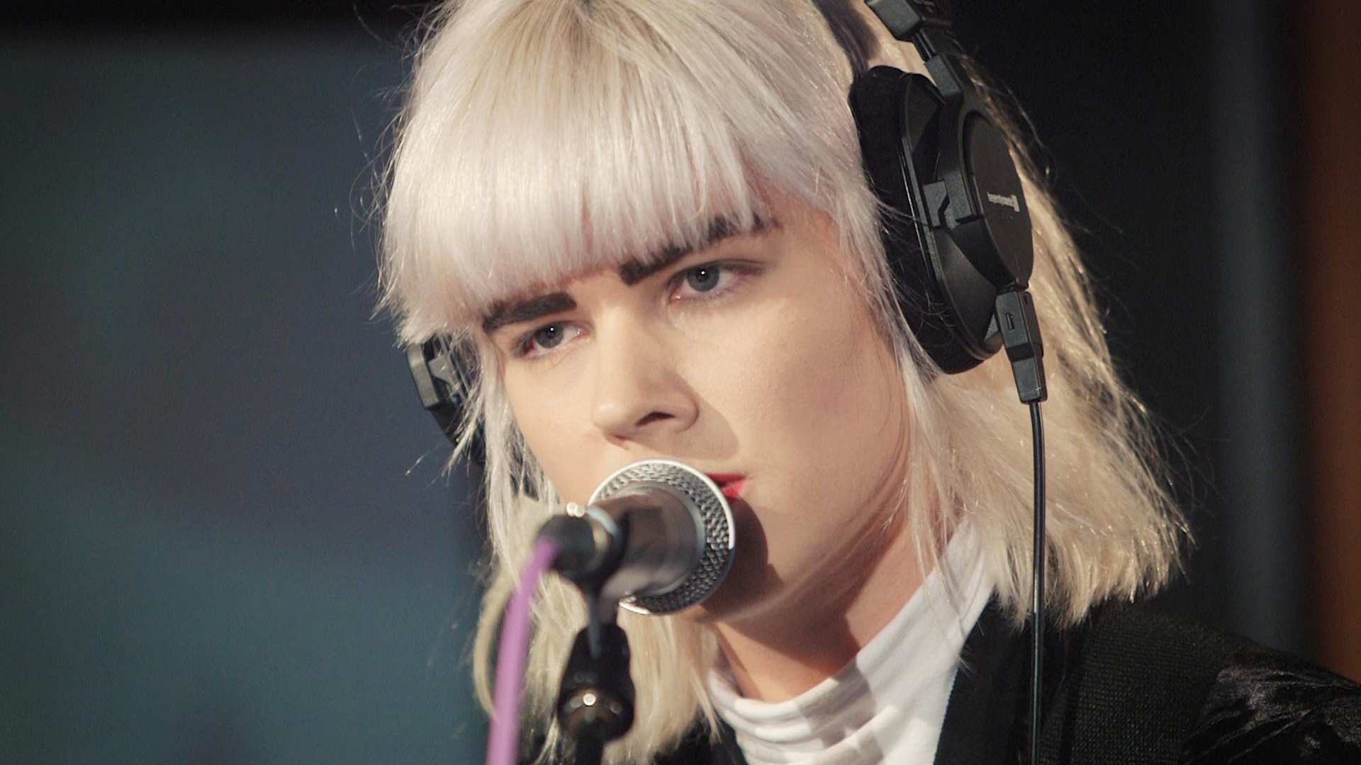 Bec Sandridge covers John Farnham 'You're The Voice' for Like A Version ...