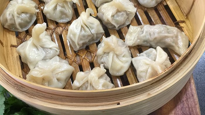 Steamed prawn and pork dumplings - ABC News
