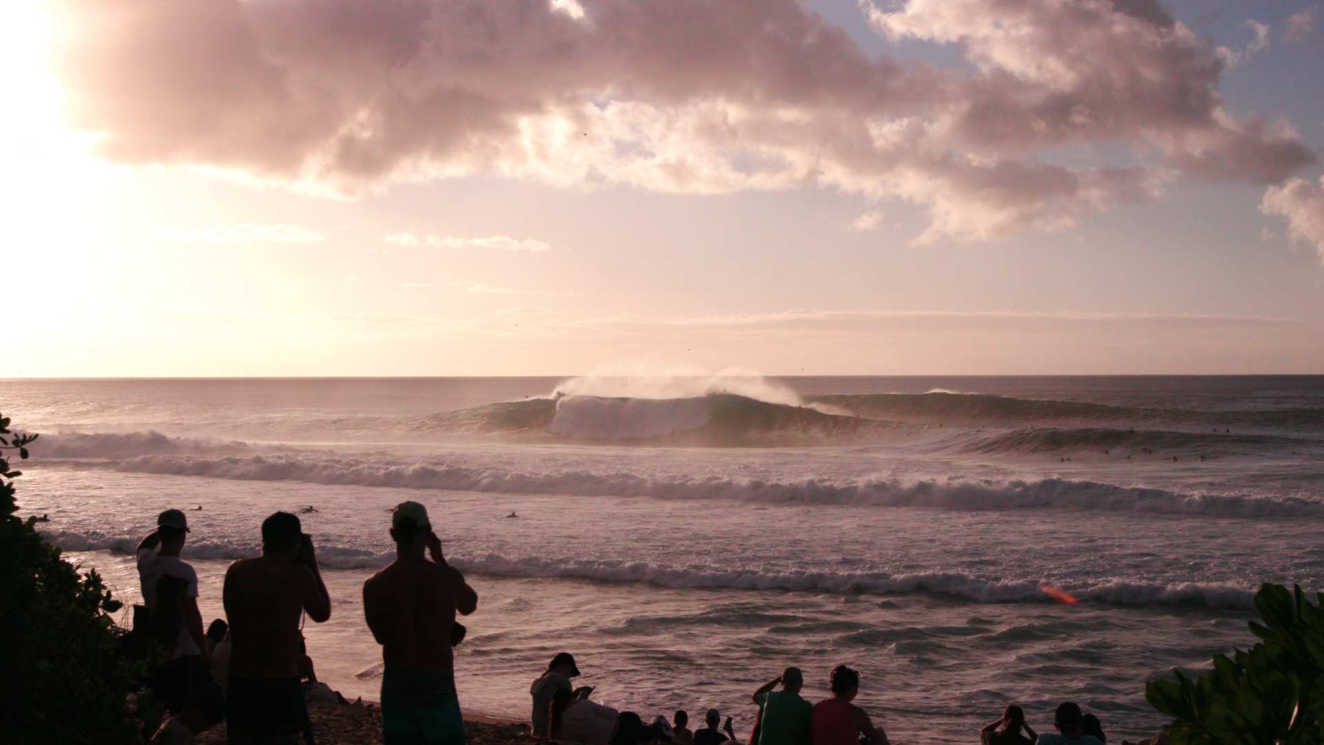 Pipeline in Hawaii at dusk - ABC News