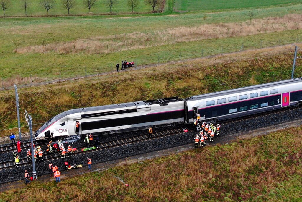 Twenty-two hurt after high-speed train derails in eastern France - ABC News