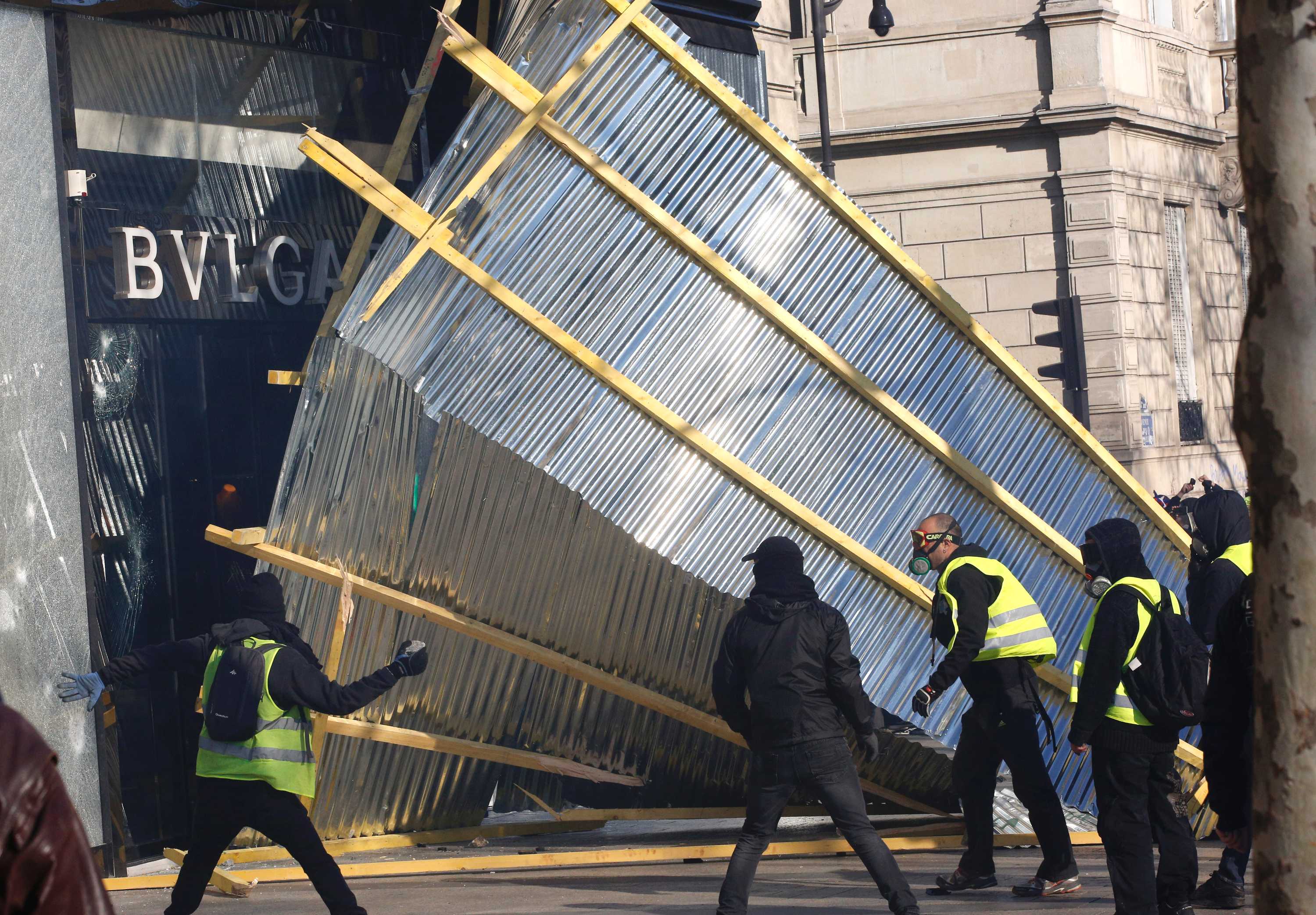Riots in Paris as yellow vest protest violence flares - ABC News
