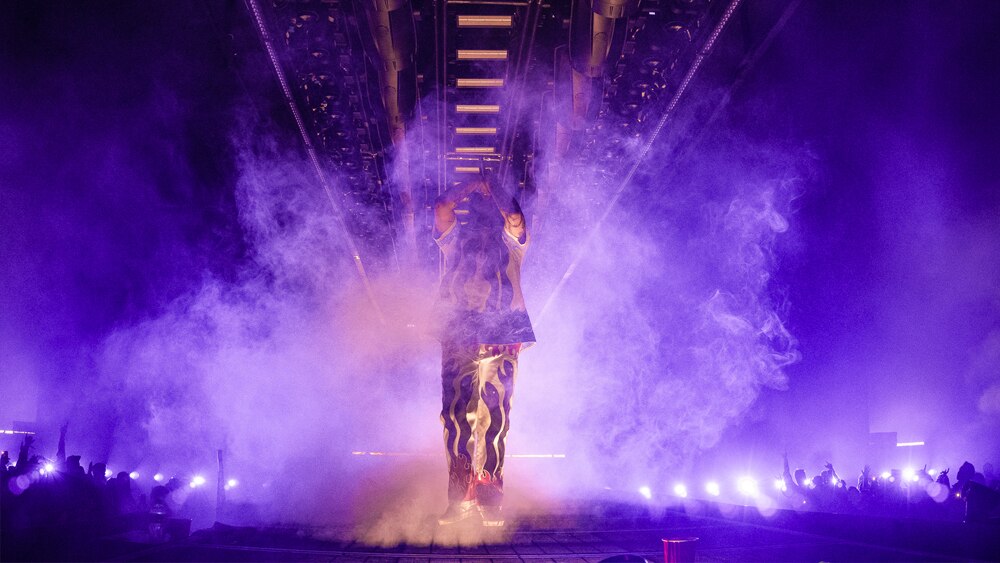 Post Malone made tens of thousands of dollars rain at his club show in ...