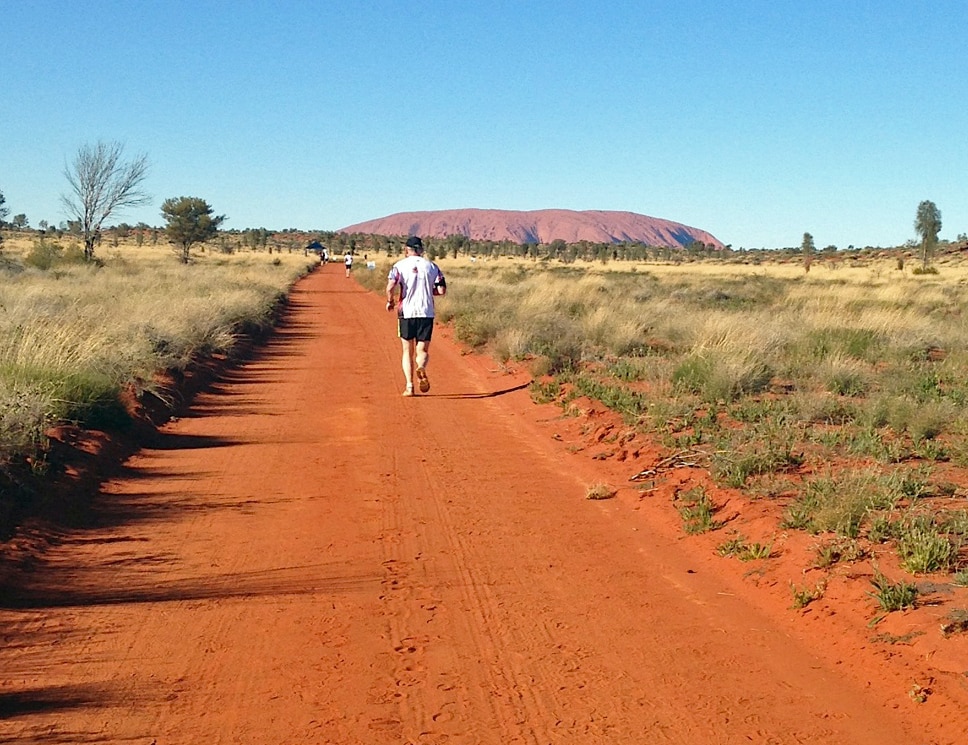 Running a business: Global runners flock to Uluru desert marathon - ABC ...