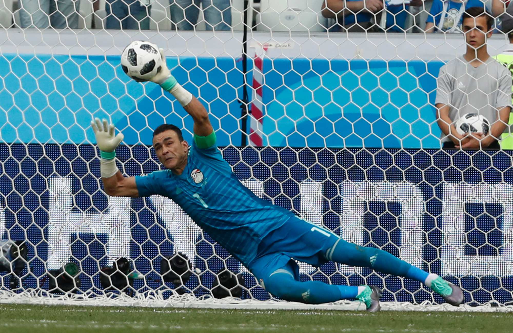 World Cup: Egypt's Essam El Hadary becomes tournament's oldest player ...