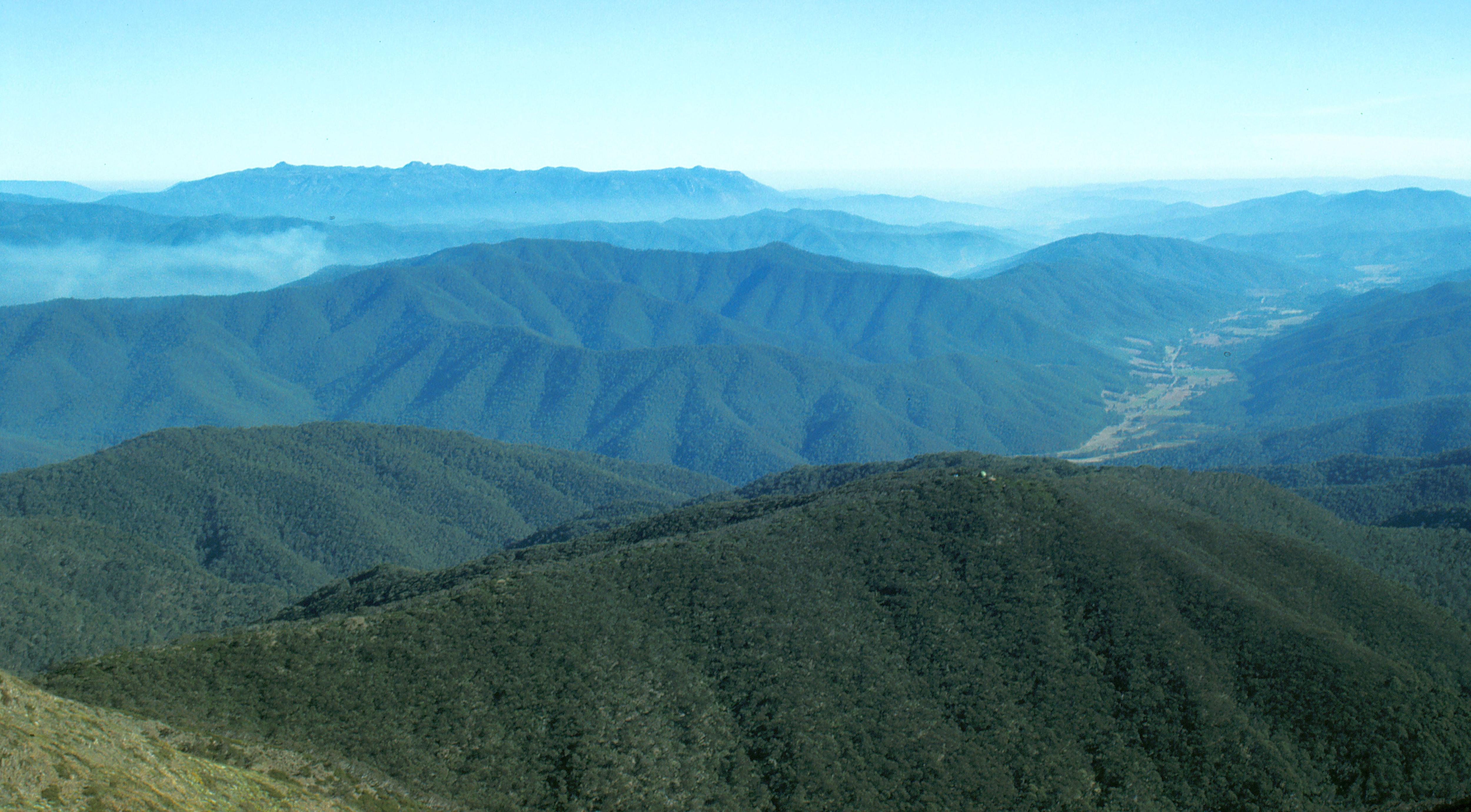 Take a tour of Australia's really big rocks - ABC News