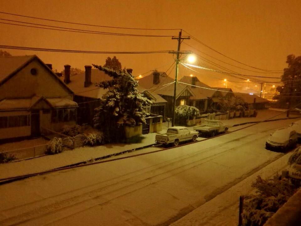 Power still out and clean up continues day after Lithgow snow storm ...