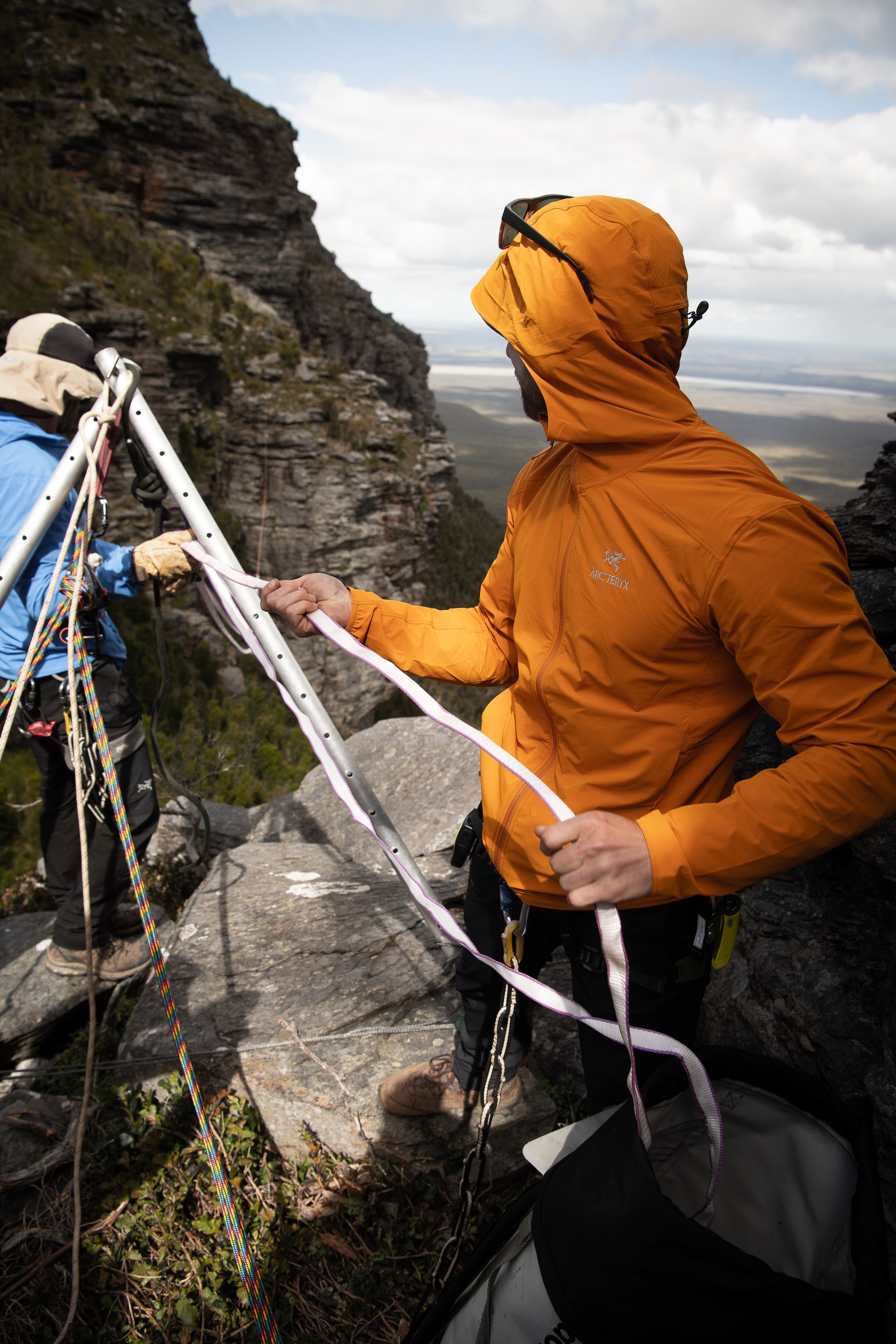 WA daredevils set record for state's highest slackline walk at Stirling ...