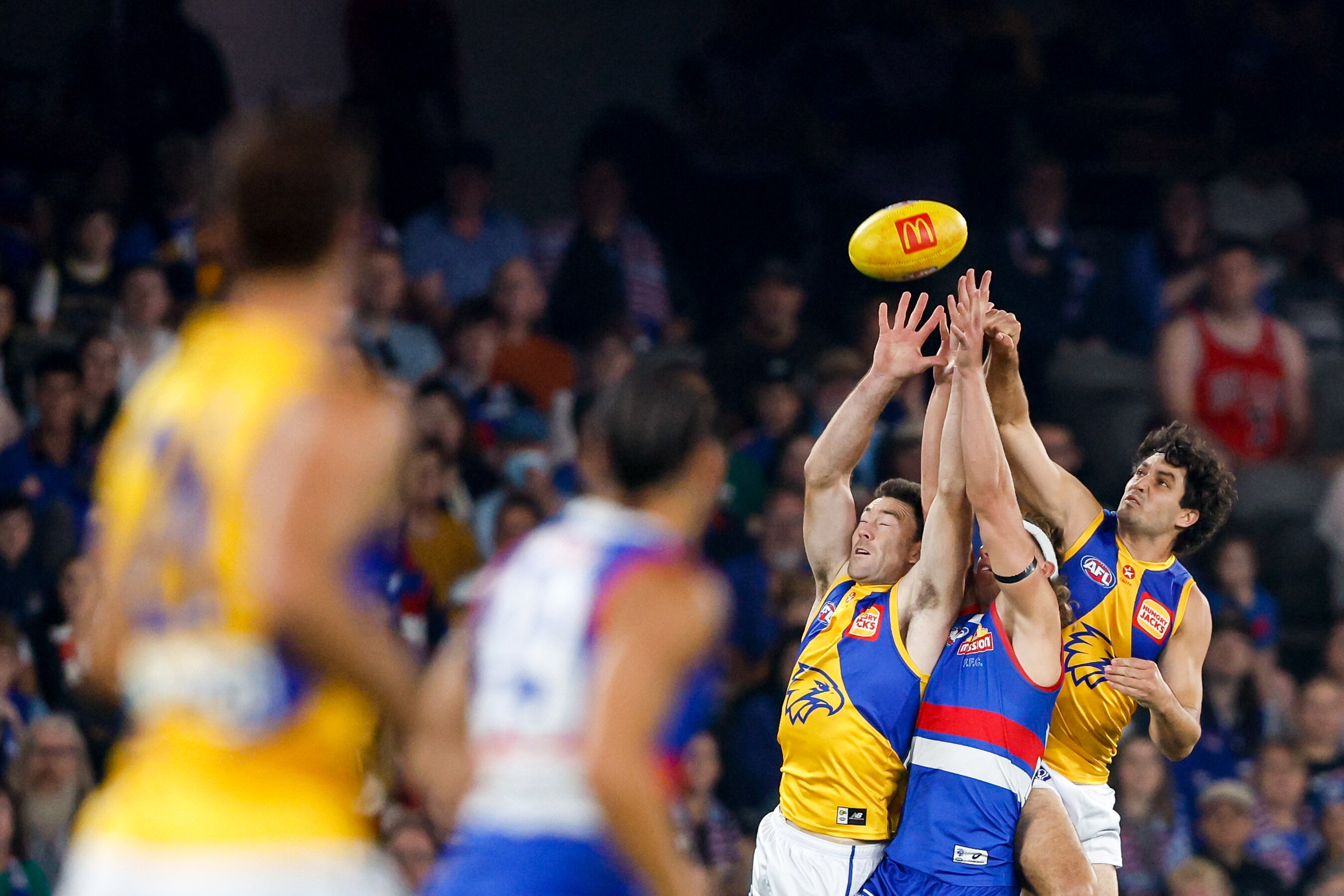 Footy fever takes hold in Adelaide - ABC listen