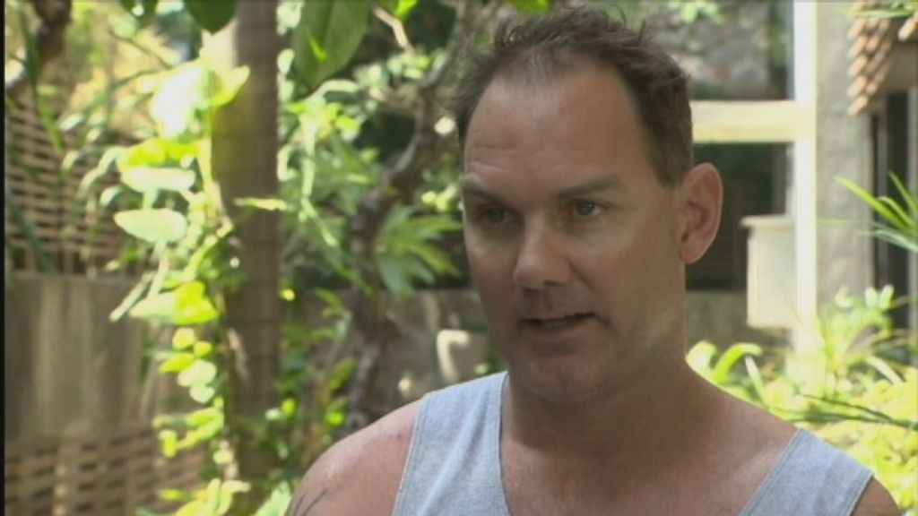 Simon Quayle recounts escape from Sari club - ABC News