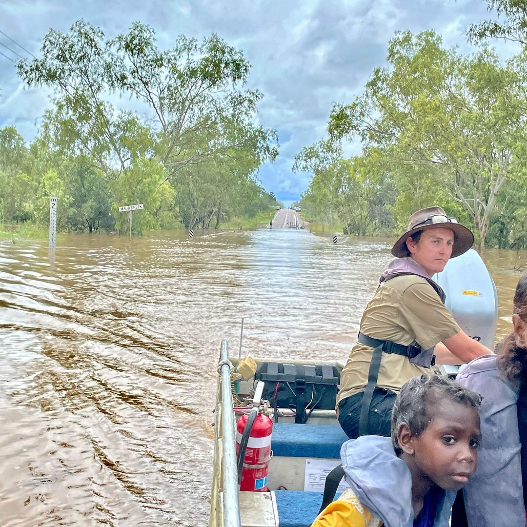 NT Police issue flood alert as Katherine River approaches 15 metres ...