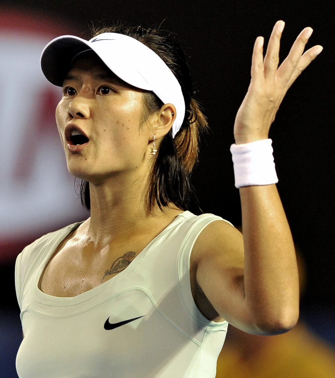 Li distracted by 'excited' Chinese fans - ABC News