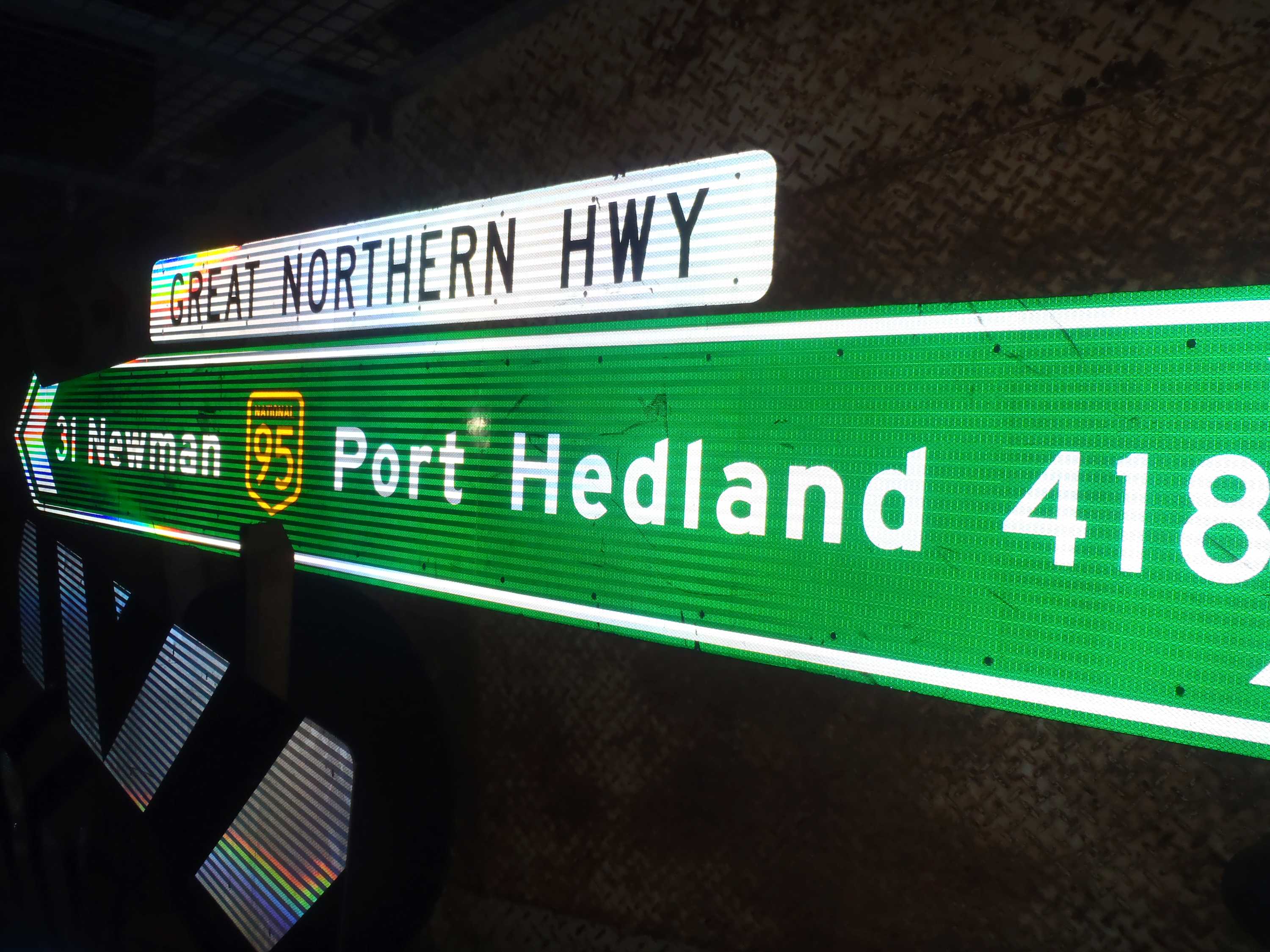 Road signs in WA's Pilbara made less appealing to reduce theft - ABC News