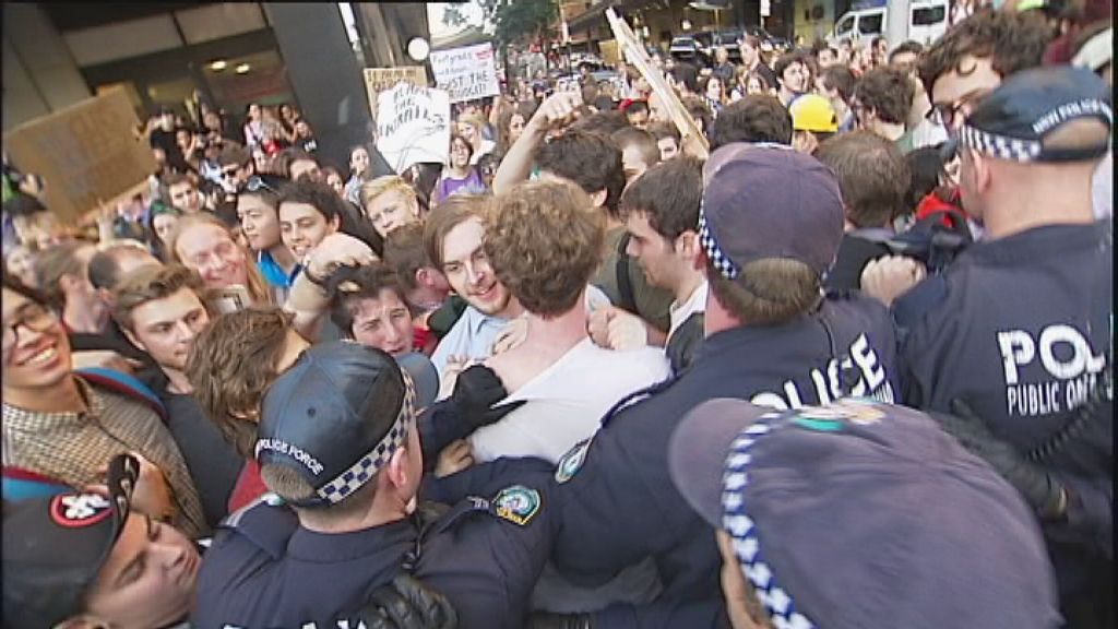 Student protests: Police clash with demonstrators at Liberal Party ...
