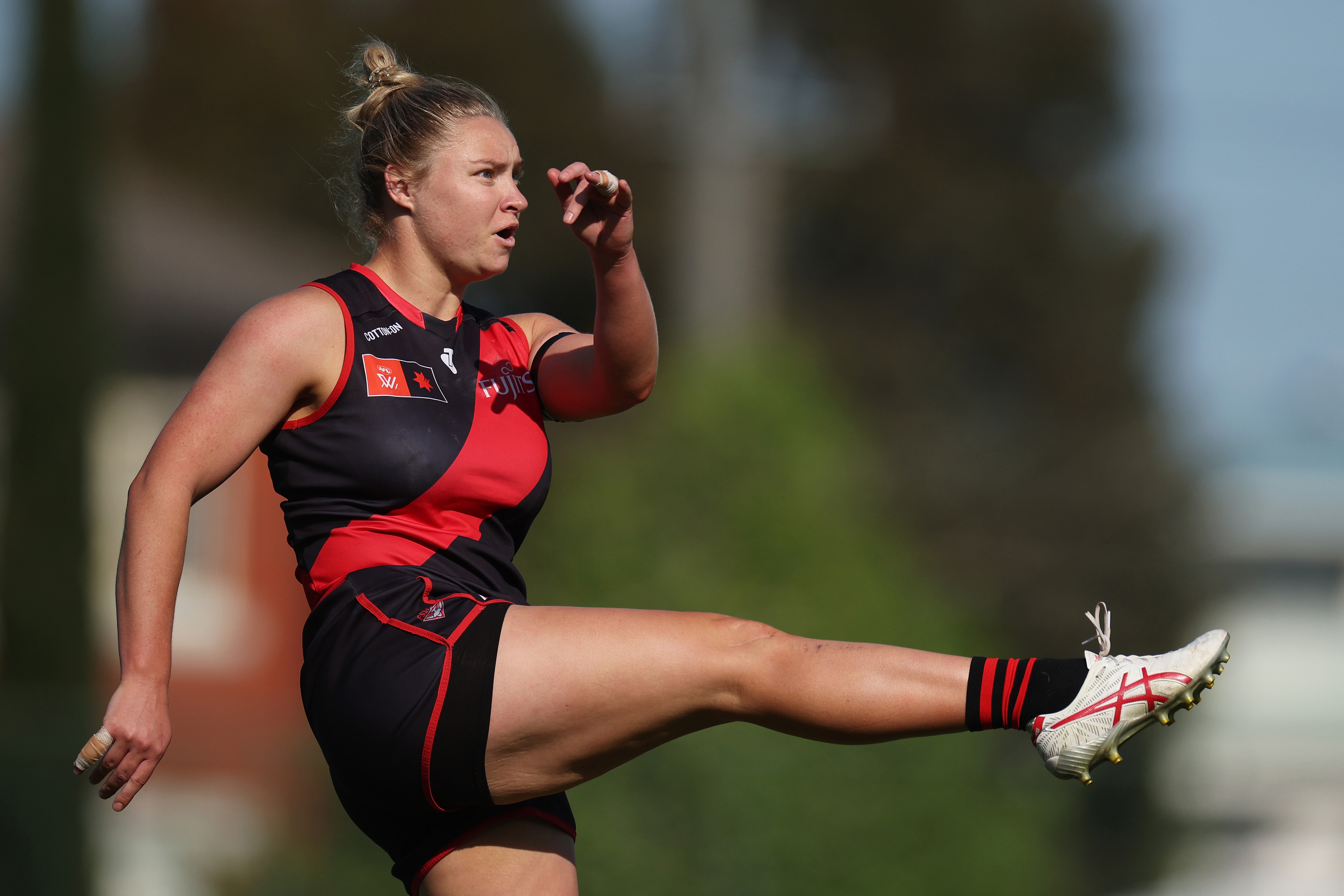 Dockers beat Saints to post third straight AFLW win as Bulldogs ...