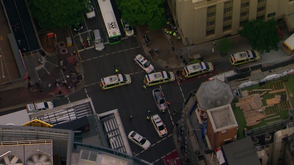 18yo woman killed after bus mounts kerb in Brisbane's CBD - ABC News