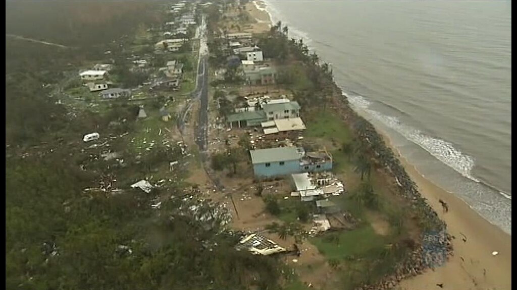 Yasi pummels Tully Heads - ABC News