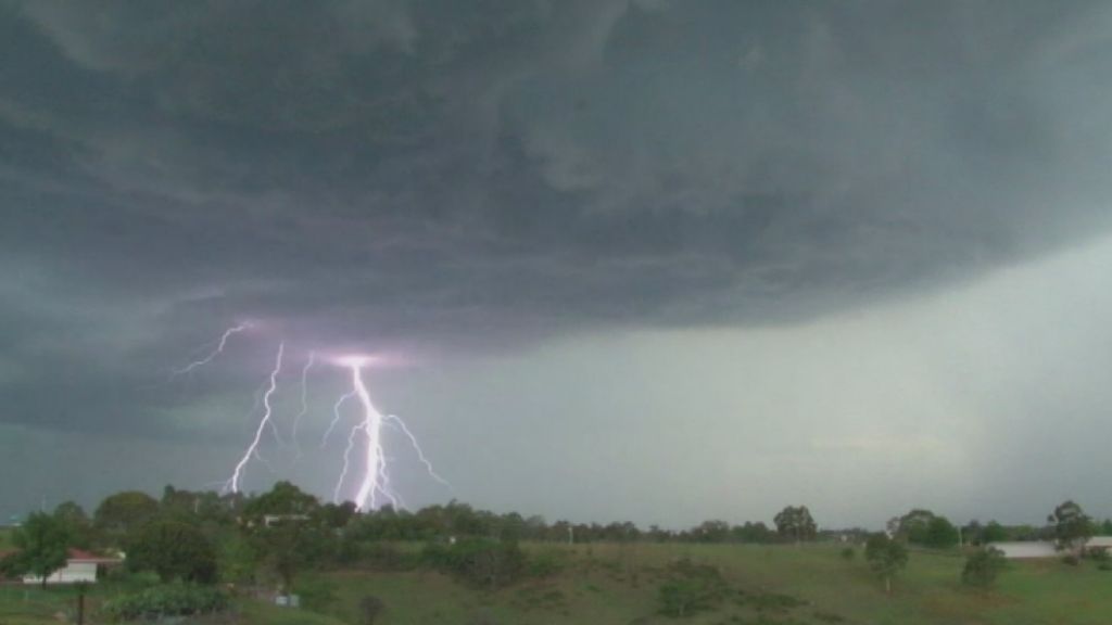 Thunderstorm danger - ABC News