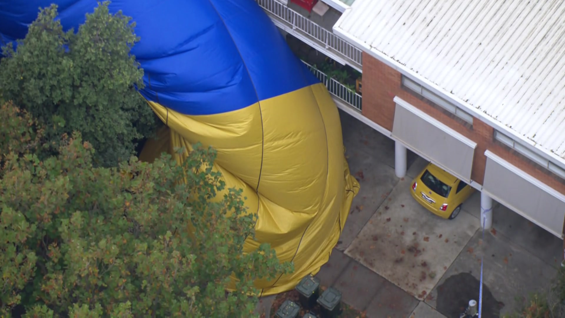 Dramatic vision shows hot air balloon's crash landing near Melbourne ...