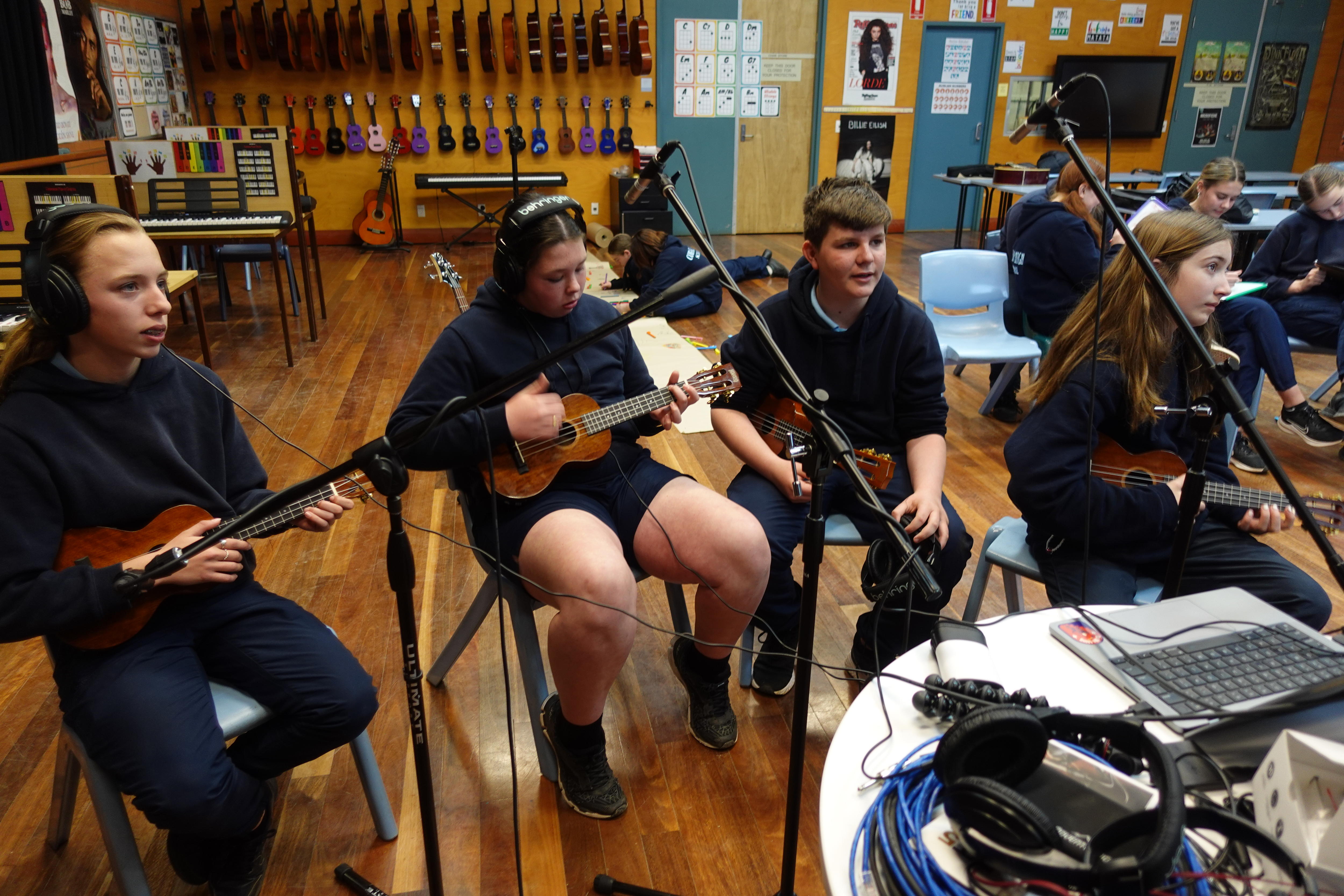 Cobar students sing songs of the famous Silver Tank - ABC listen