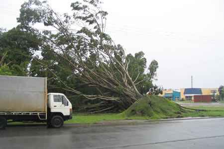 Damage widespread as cyclone moves inland - ABC News