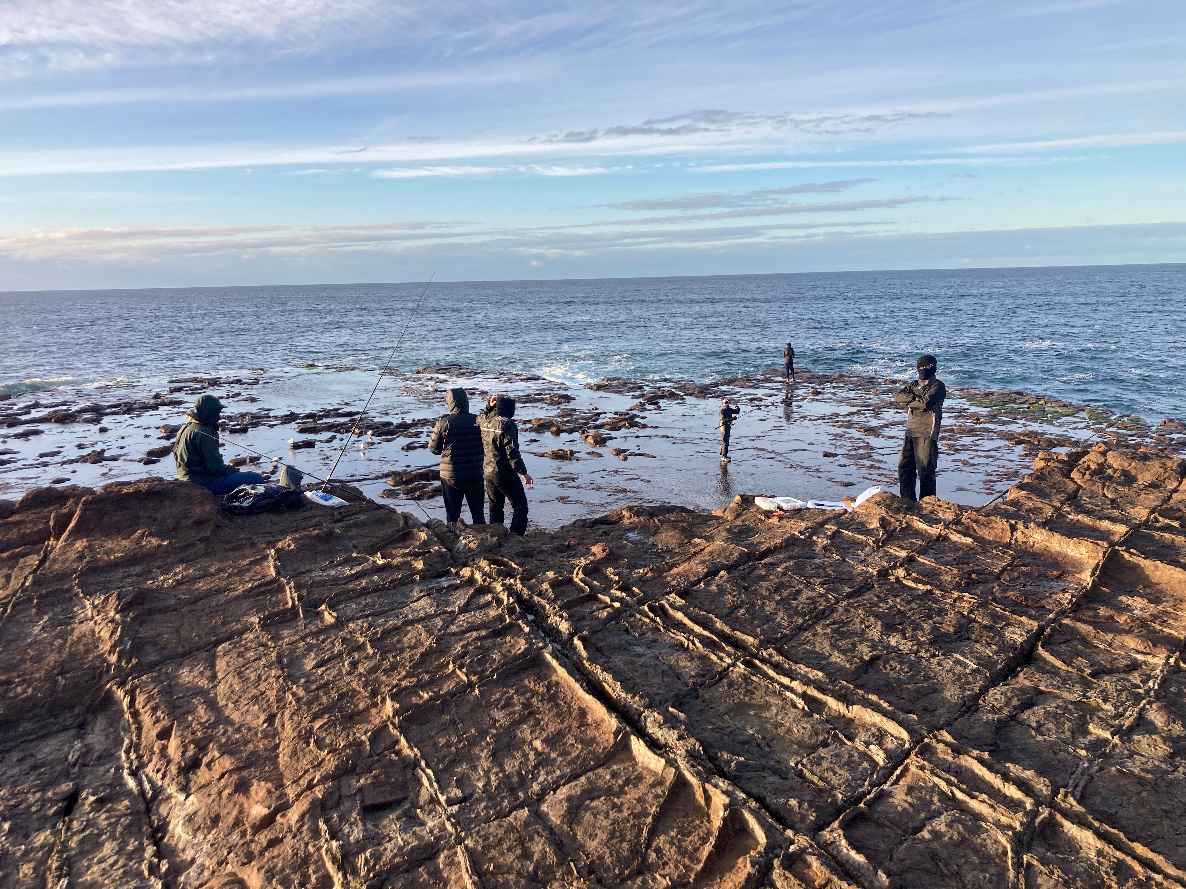 NSW rock fishers risk their lives at Honeycomb Rocks,…