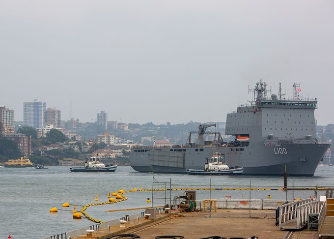 HMAS Choules arrives at Mallacoota to evacuate ahead of fires - ABC listen