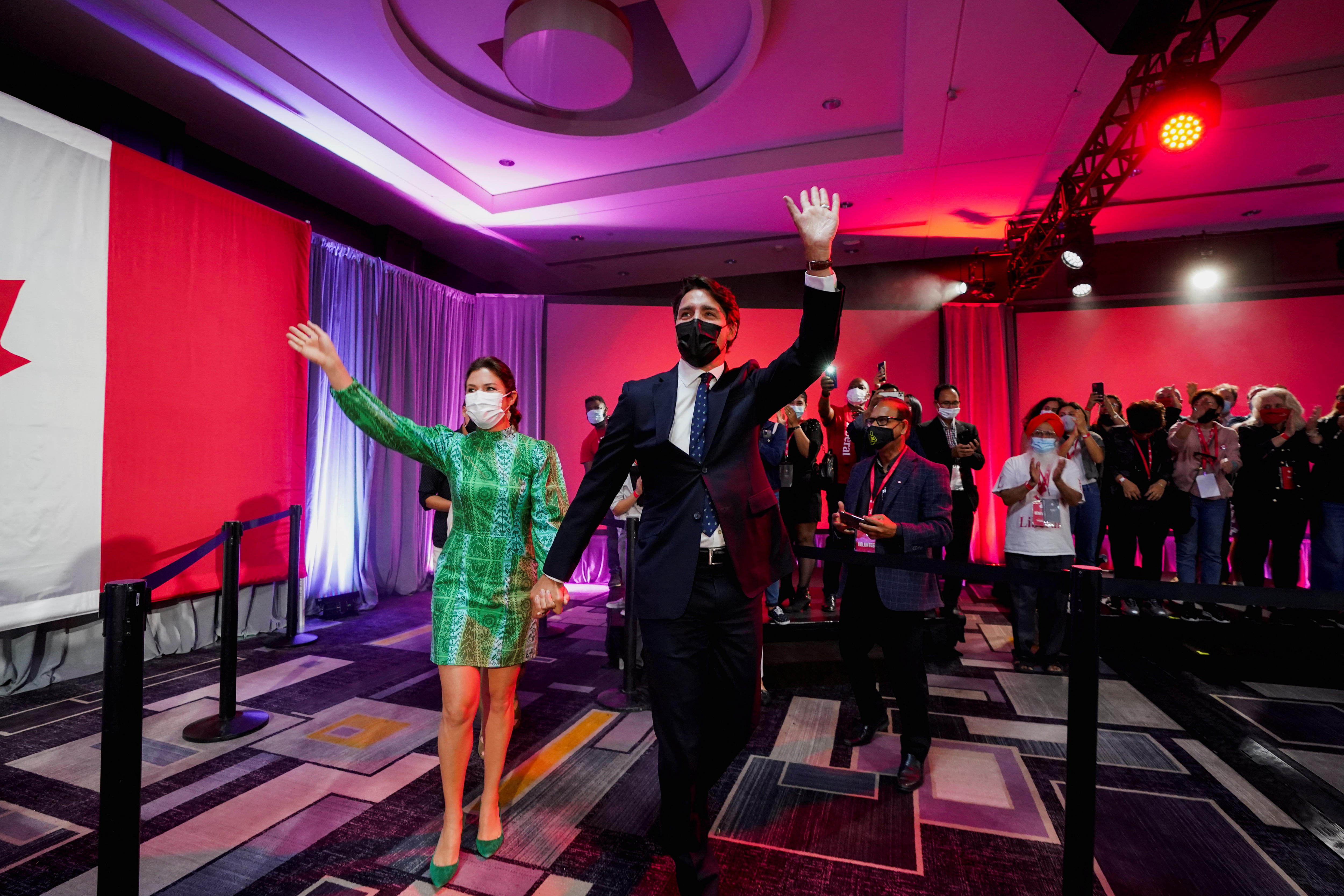 Justin Trudeau's Liberal Party claims victory and 'clear mandate', but ...