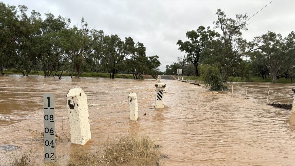Charleville crossing inundated with floodwater - ABC News