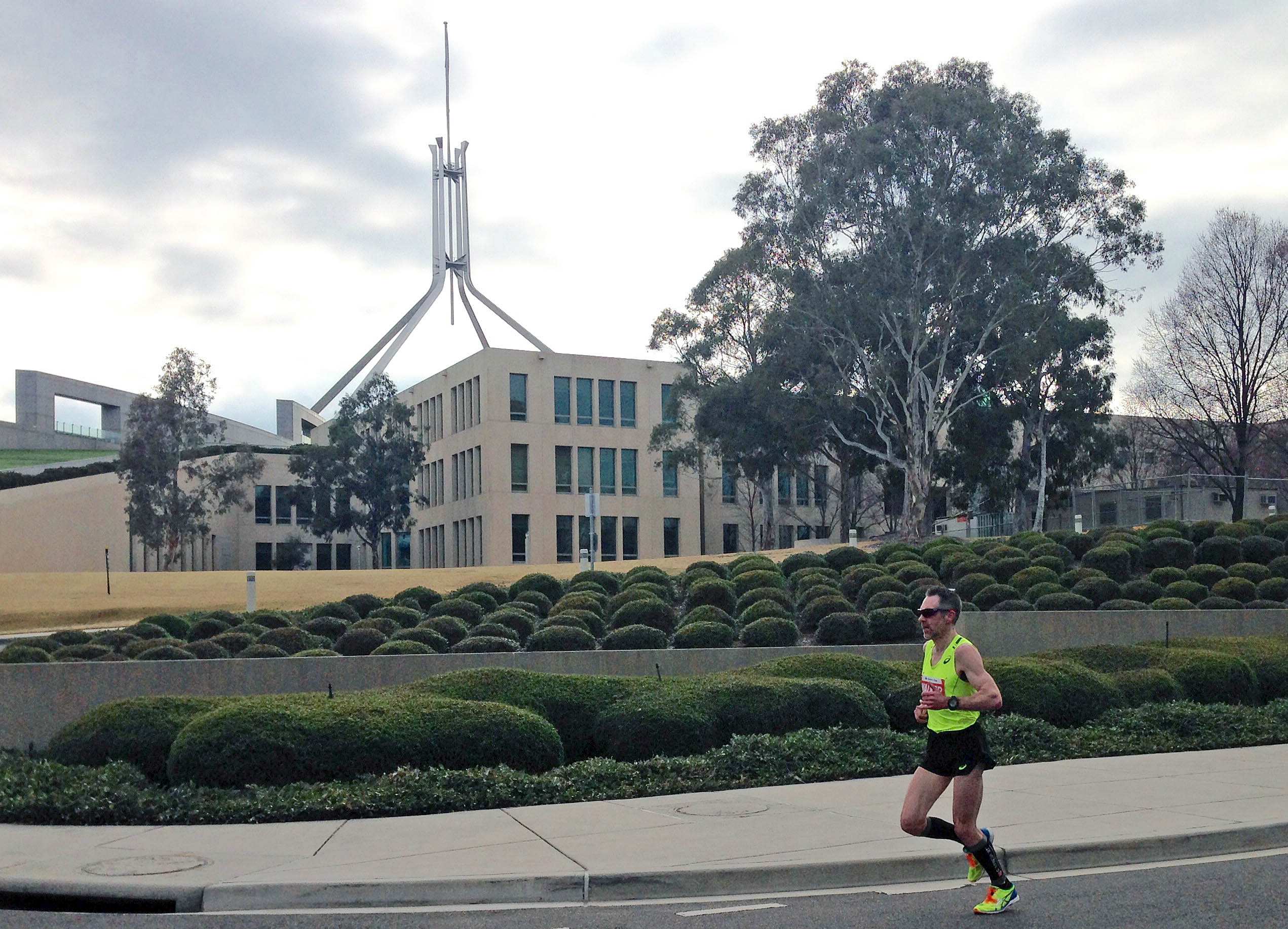 Thousands turn out for Canberra Fun Run around Parliament House - ABC News