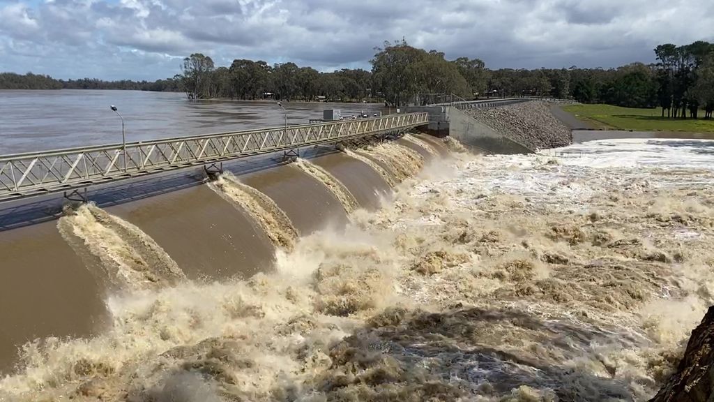 Laanecoorie Reservoir on the Loddon River overflowing - ABC News