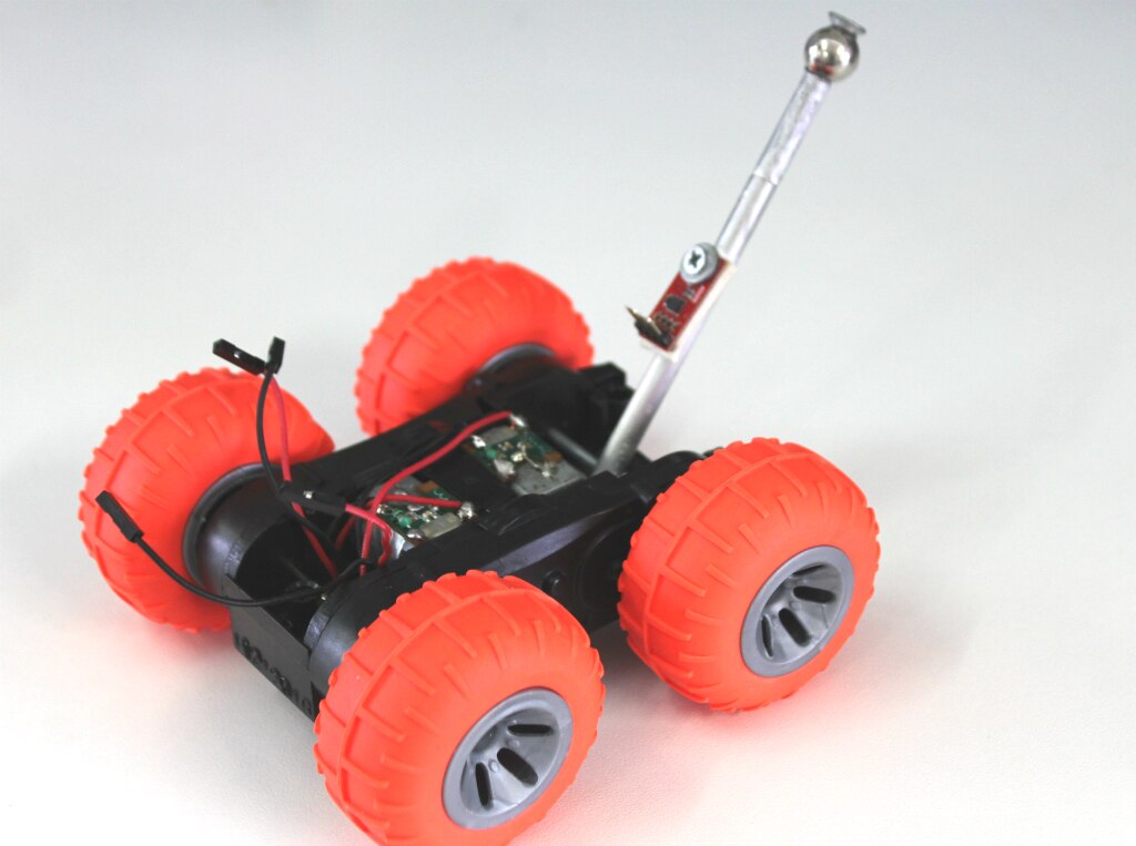 Researchers have designed a wheeled robot with a tail in this video ...