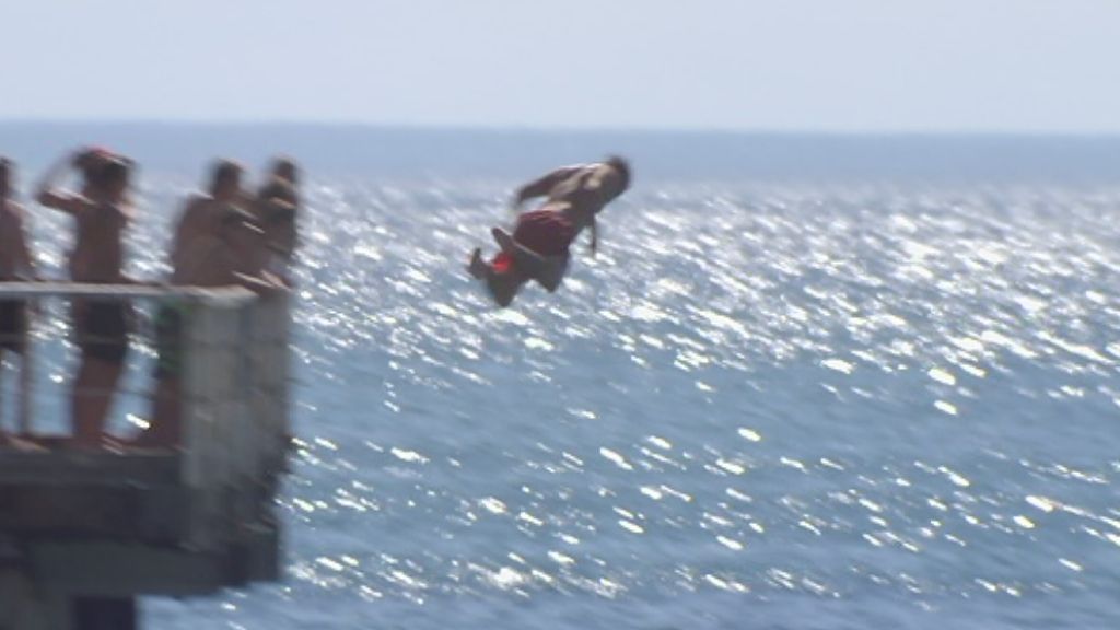 Call for education on safety risks of jetty jumping - ABC News