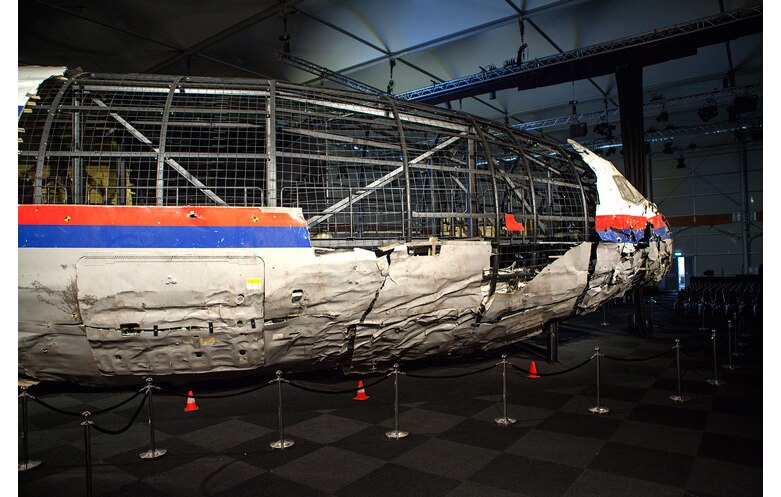 MH17: The images that illustrate the downed plane's fate - ABC News