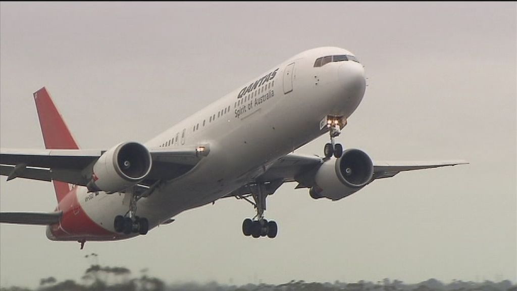 What's behind Qantas' troubles? - ABC News