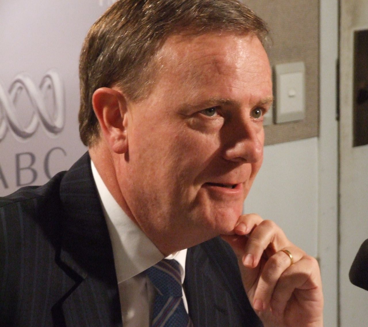 Costello launches ad attacking Labor's union links - ABC News