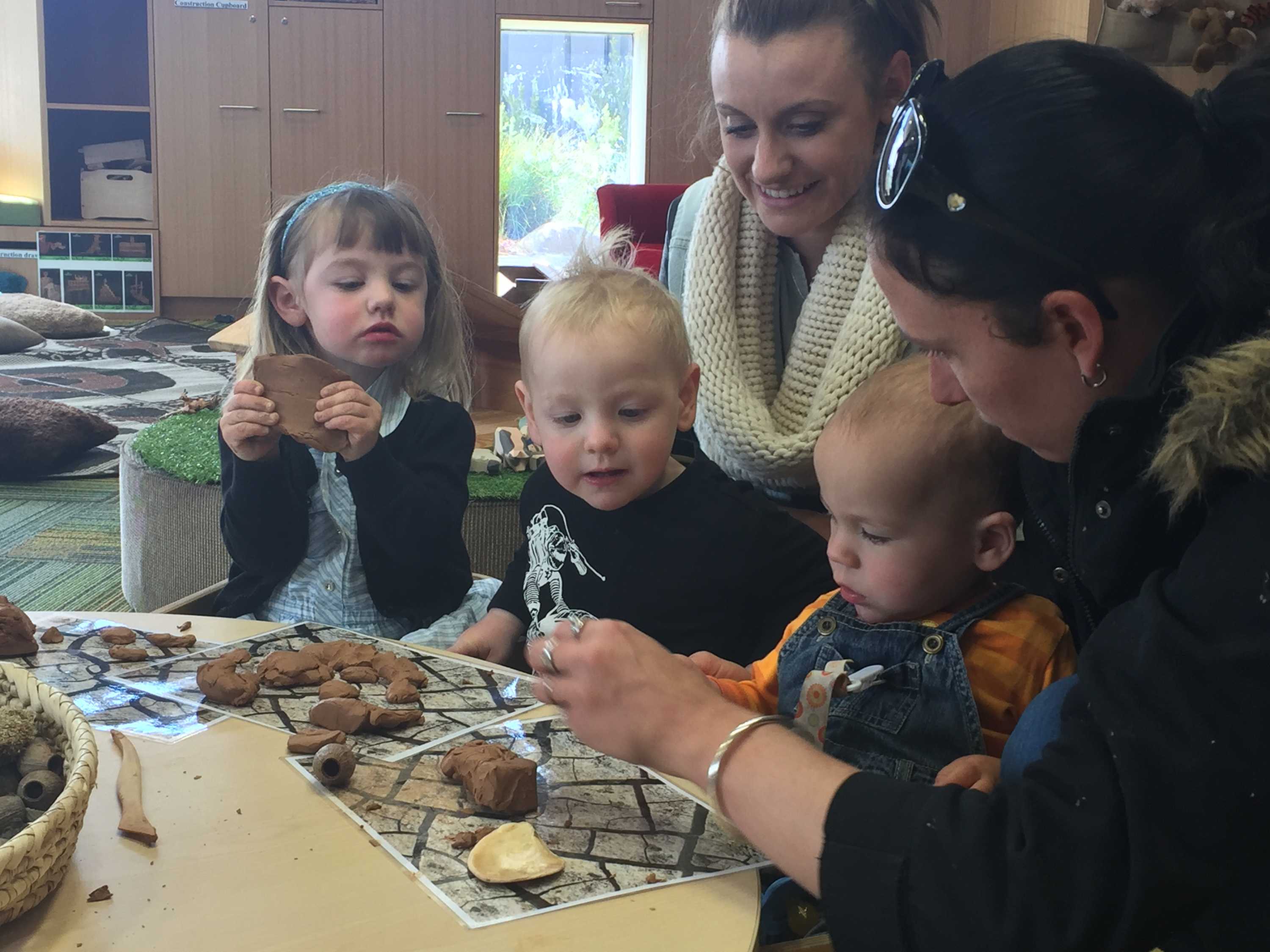 Hobart playgroup focuses on Aboriginal cultural connections - ABC News