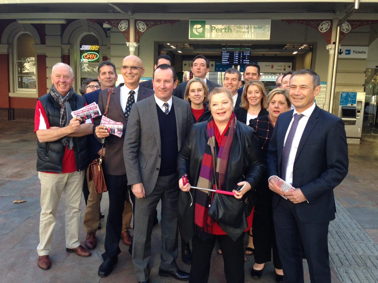 Election 2016: WA's Labor MPs take to Perth trains to spread campaign ...